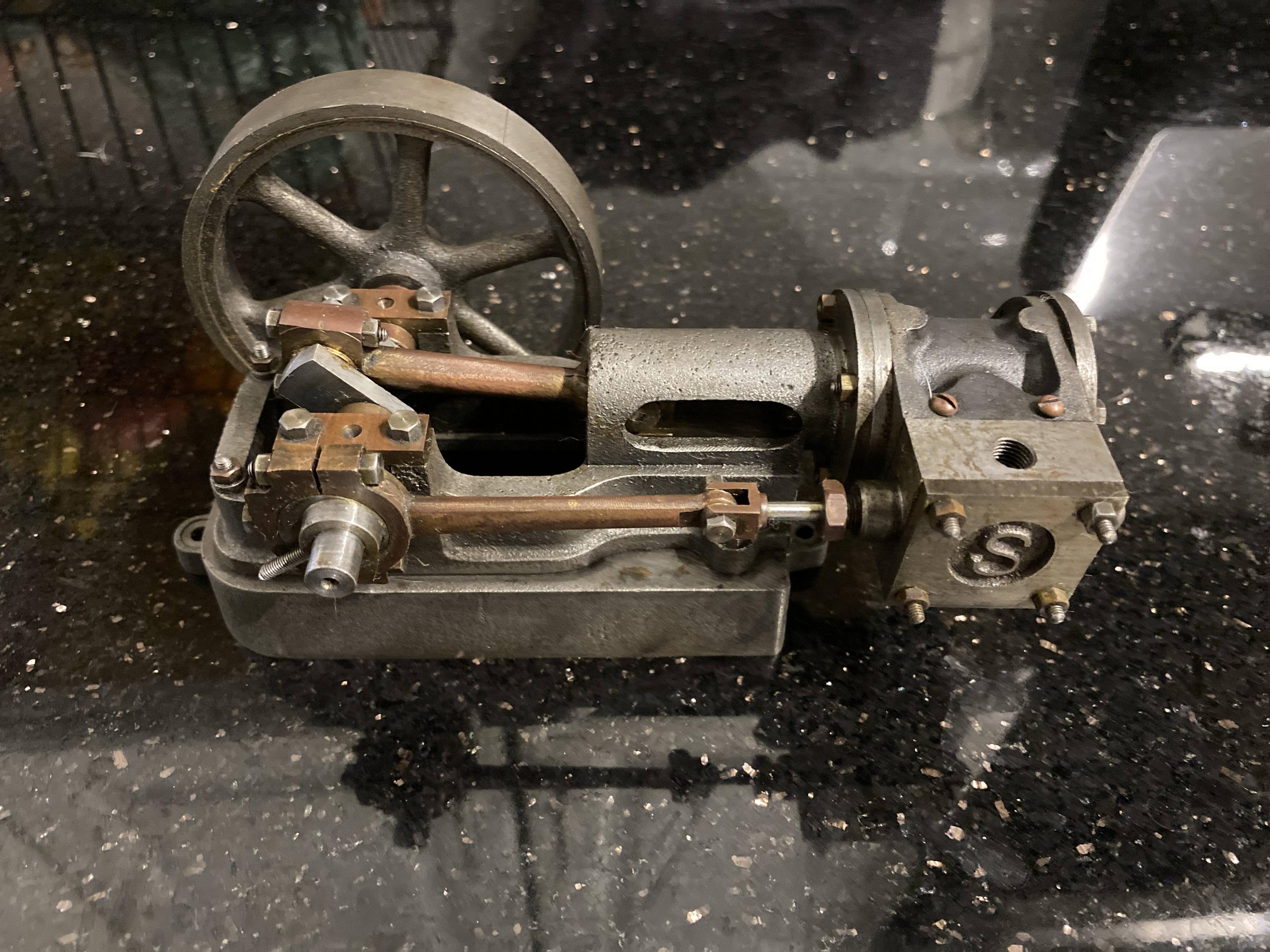Need help identifying this model engine | Scrolller