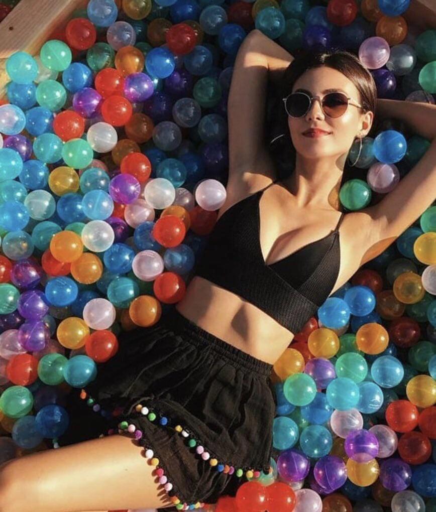 Never jerked to Victoria Justice before. About to shoot my first ever ...