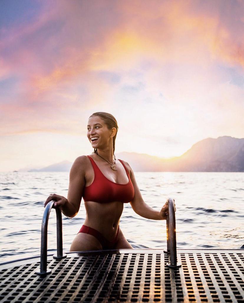 Never knew she was packing that much 😨 | Scrolller