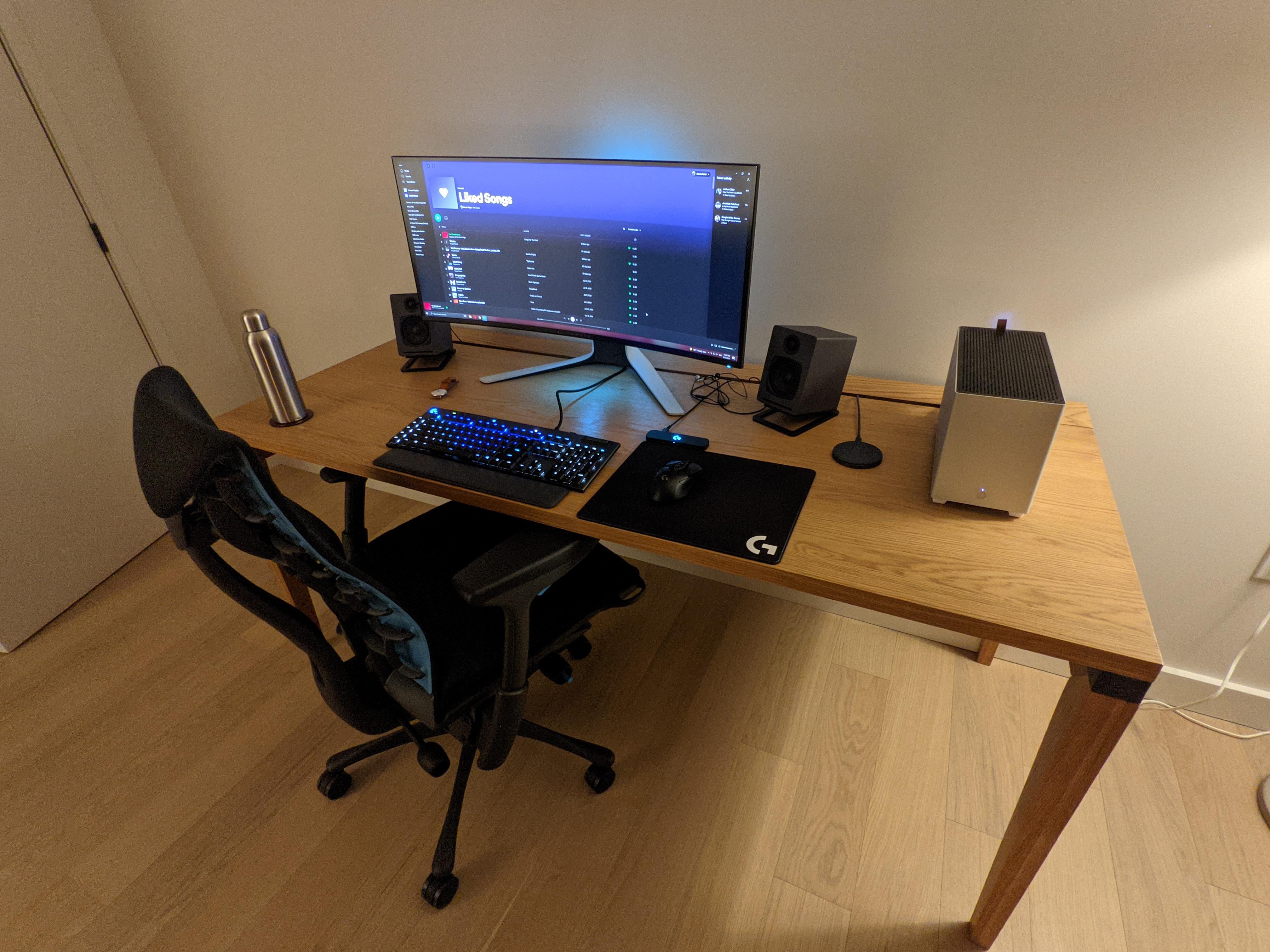 New apartment, new ultrawide / SFF setup | Scrolller