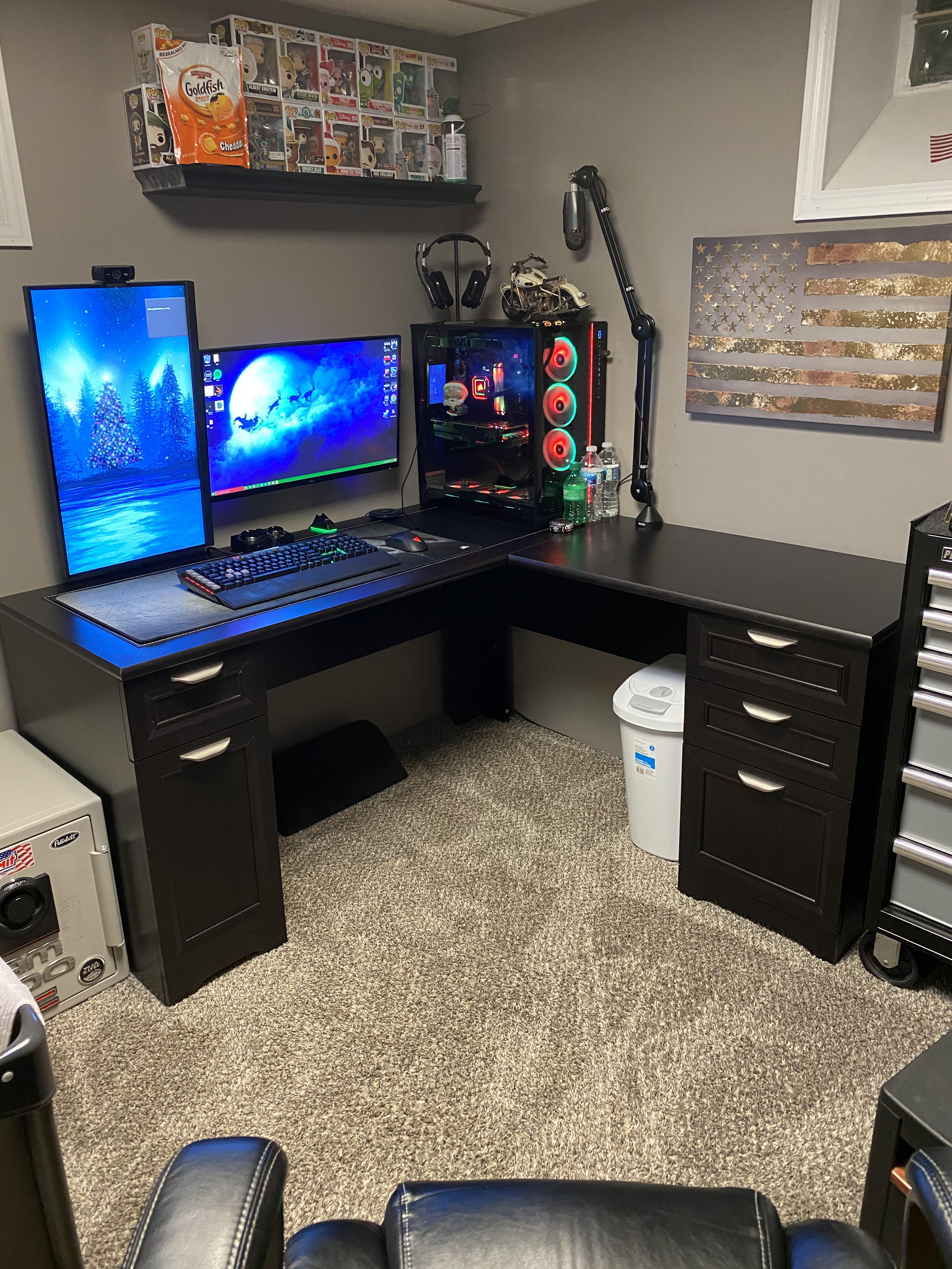 New desk and wall mounts | Scrolller