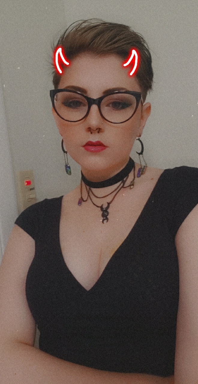 New hairstyle makes me wanna look more alt | Scrolller