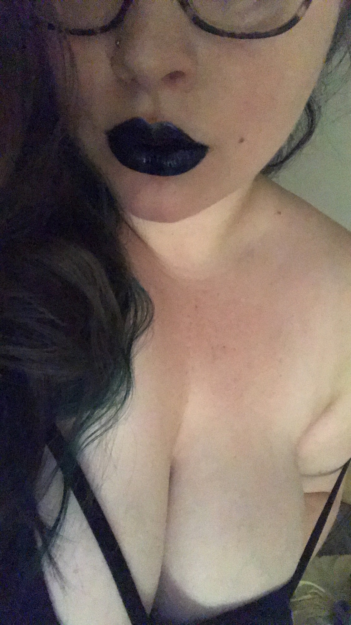New lipstick and some nice cleave for you ;) | Scrolller