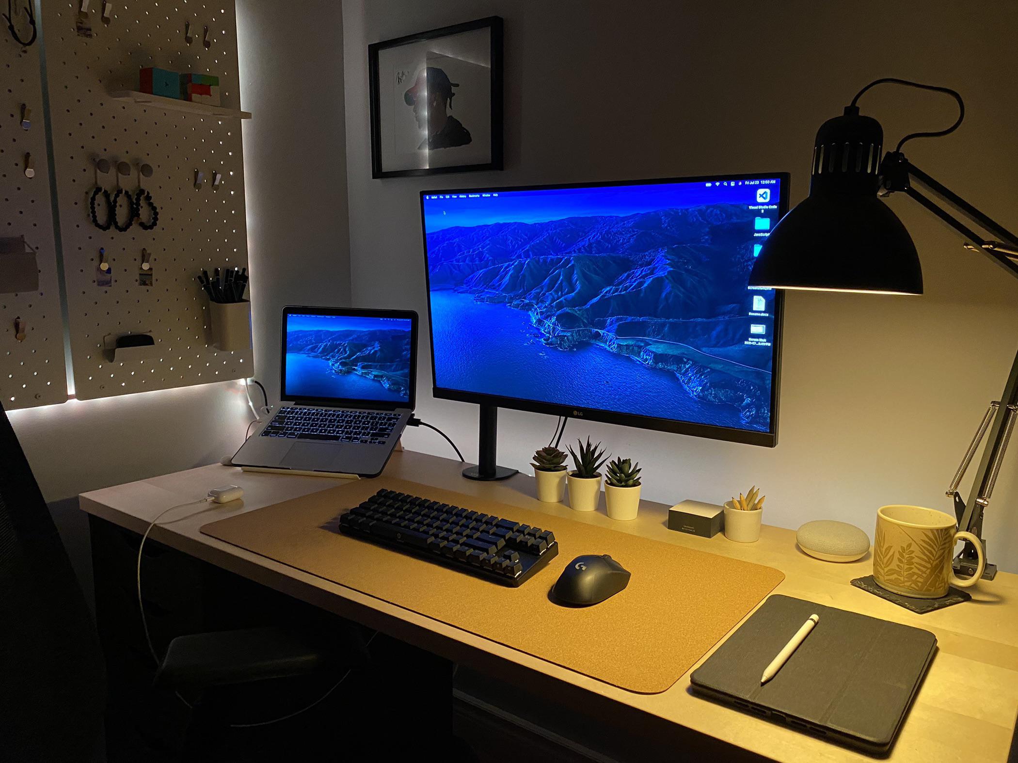 New minimalist desk setup | Scrolller