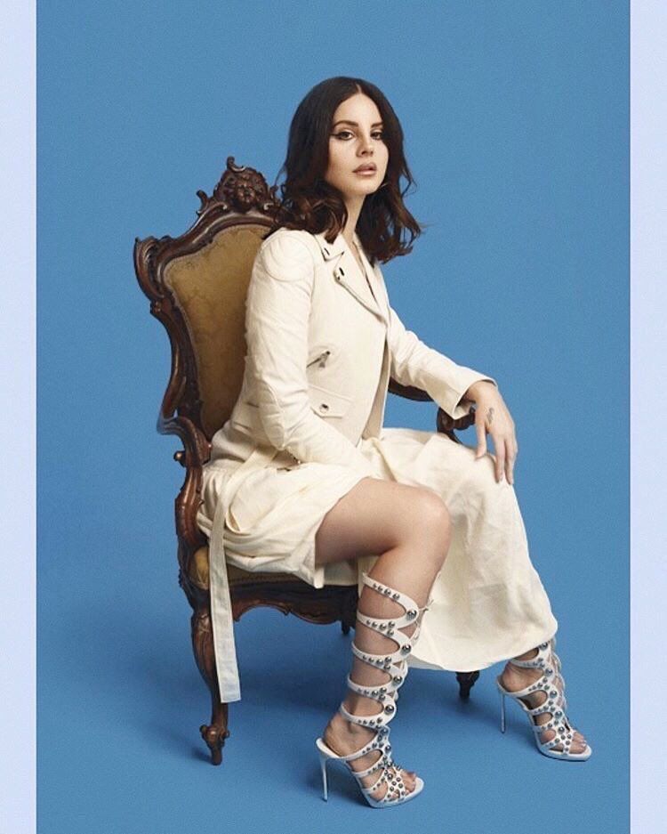 New outtake from L'Officiel USA, 2018. | Scrolller