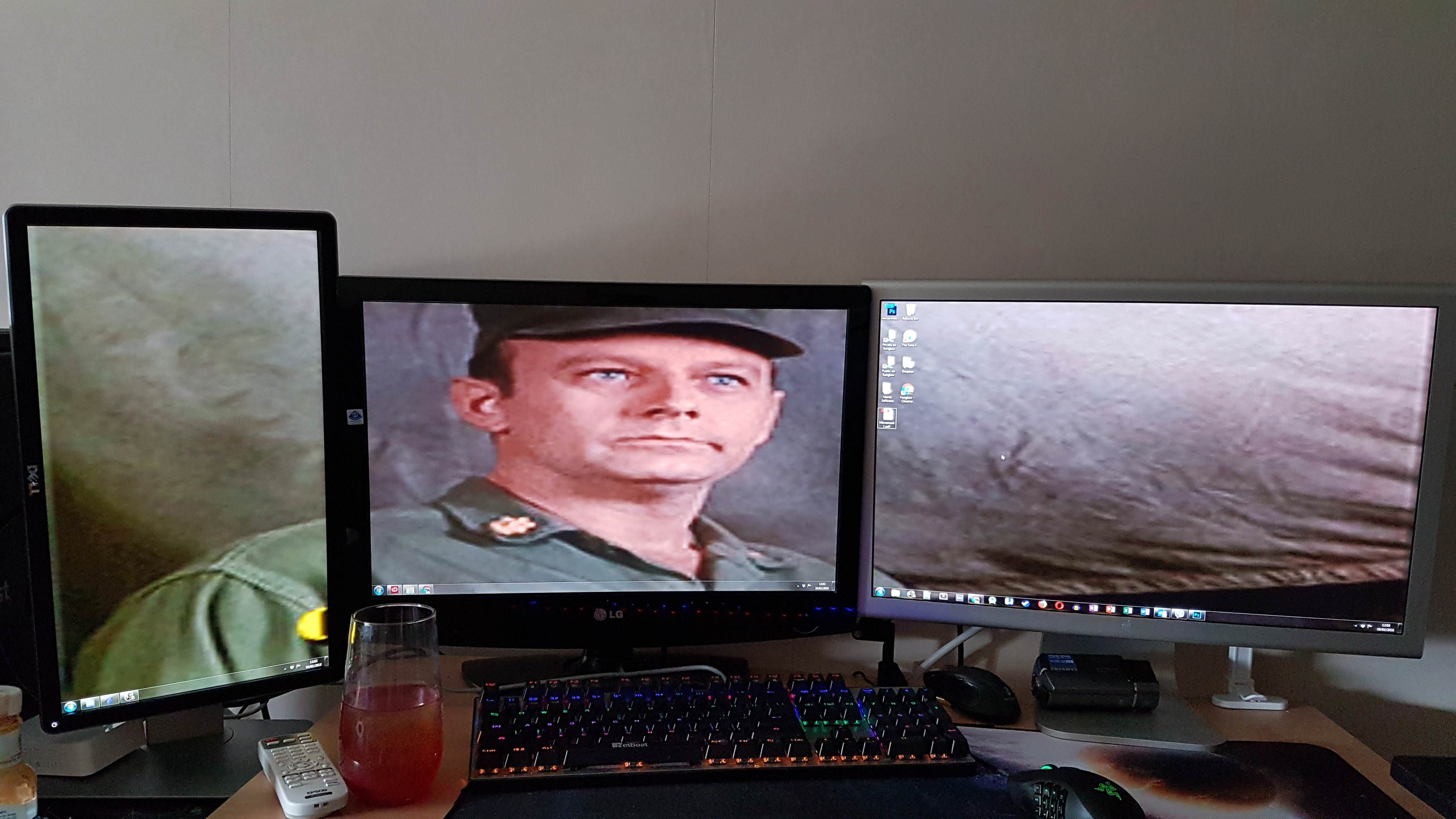 New wallpaper setup | Scrolller