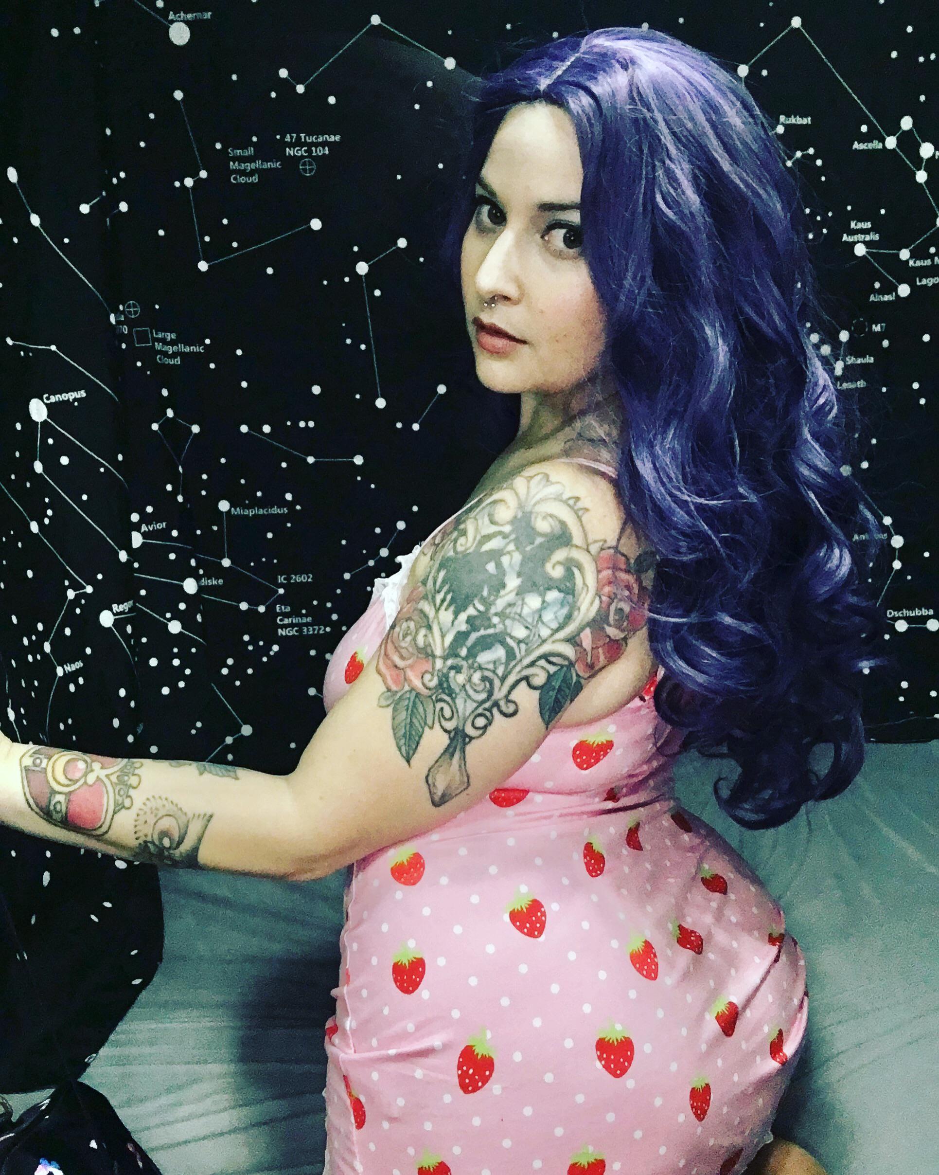 Goth bitches like pastel shit too 😋 | Scrolller