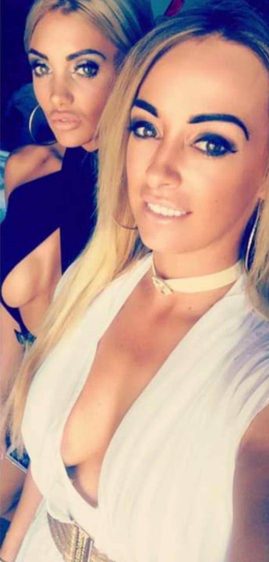 Nice bit of side boob 😊 | Scrolller