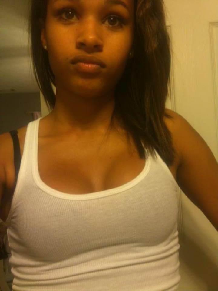 Nice Cleavage | Scrolller