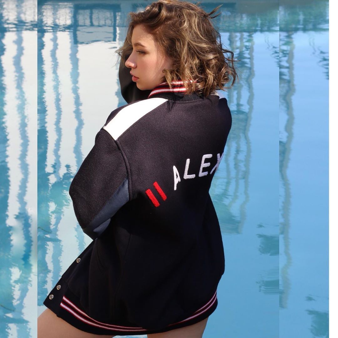 Nice jacket | Scrolller