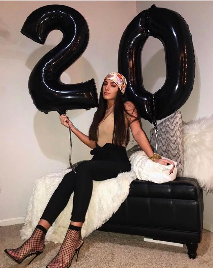 Nice long Legs | Scrolller