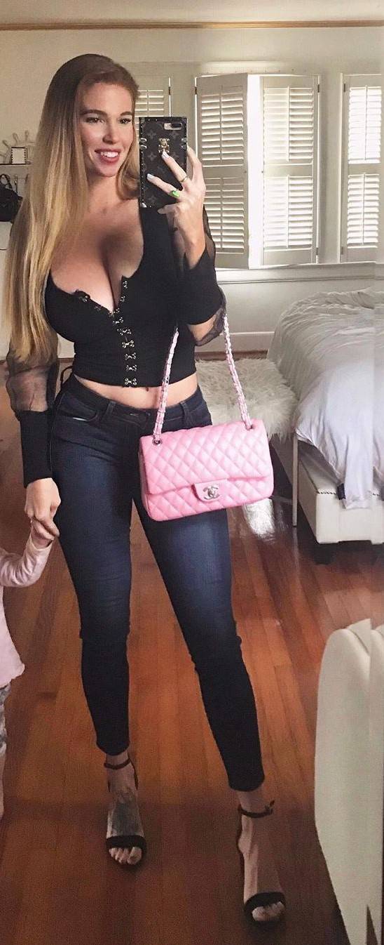 Nice outfit | Scrolller