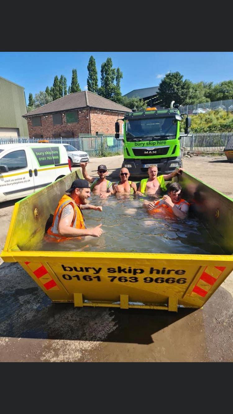 Nice to see the lads keeping themselves cool on such a hot day | Scrolller