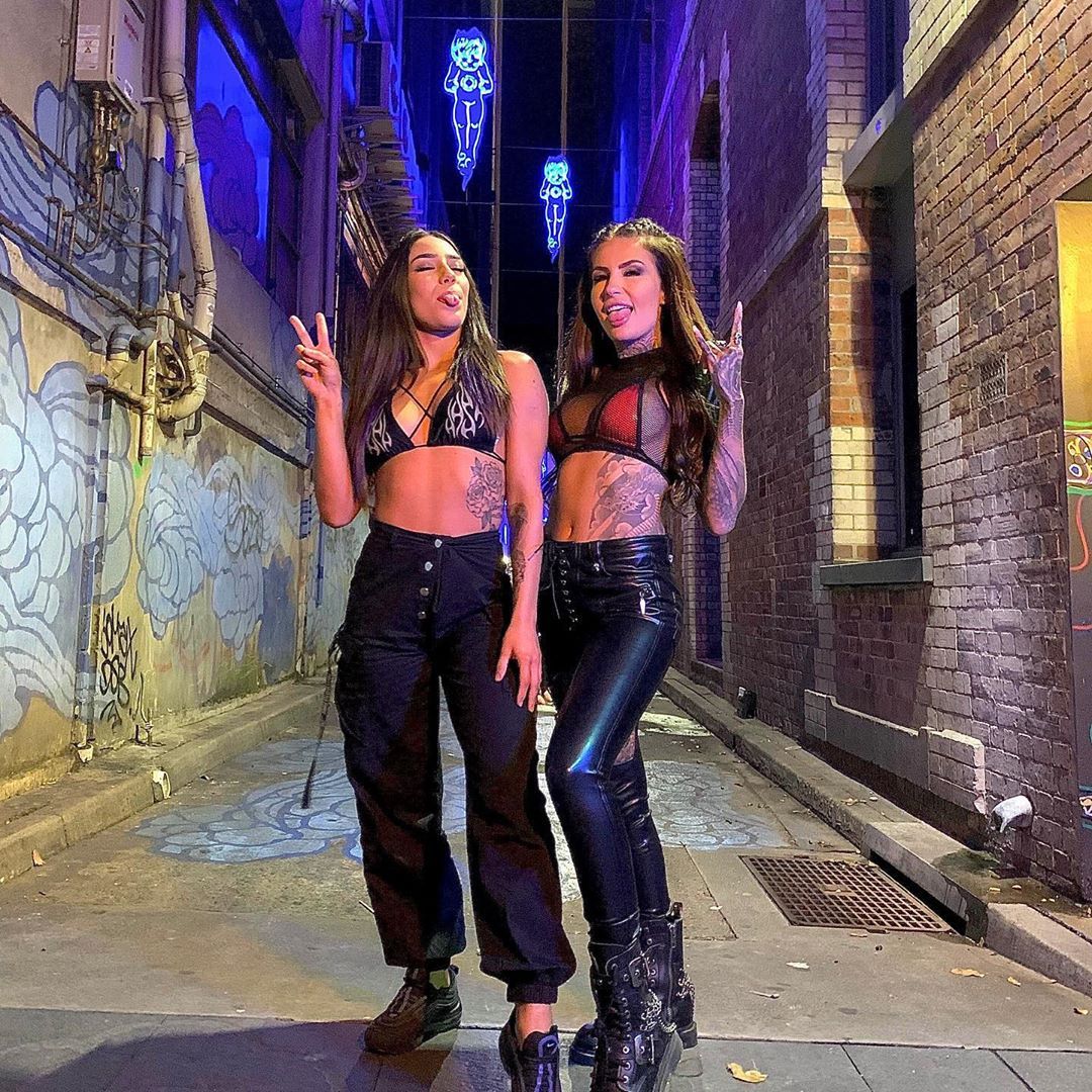 Nicole and Katia | Scrolller