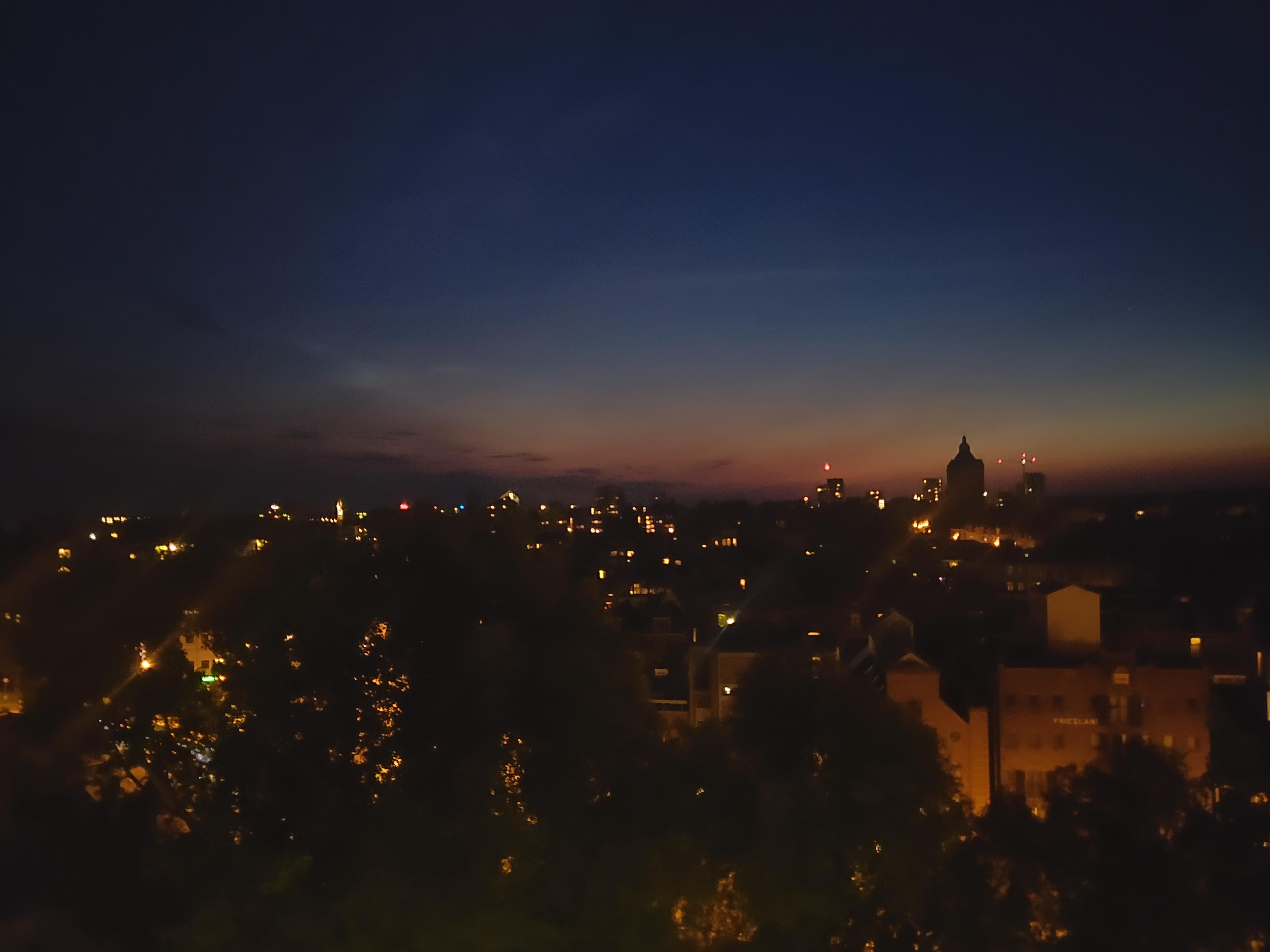 Night sky at midnight | Scrolller