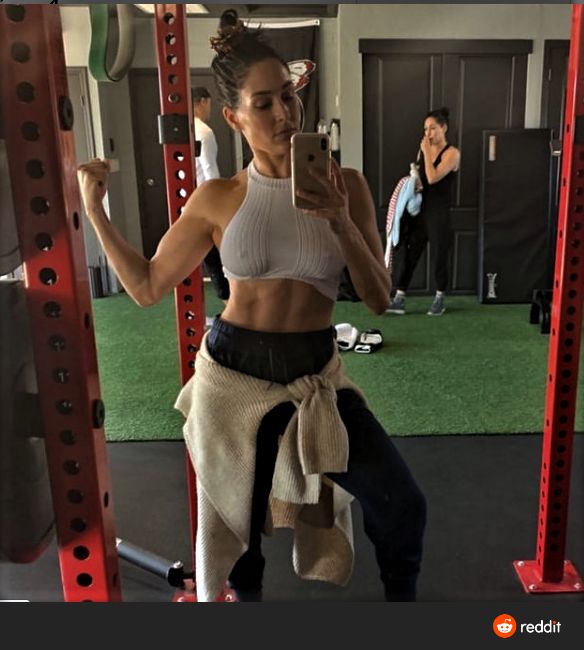 Nikki Bella Scrolller
