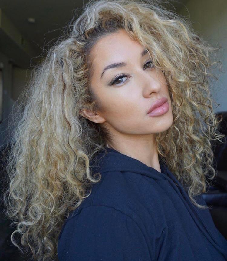 Nikki Blades the Hawaiian bombshell | Scrolller