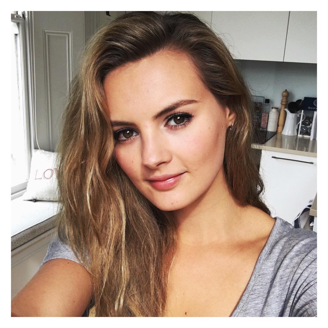 Niomi Smart | Scrolller