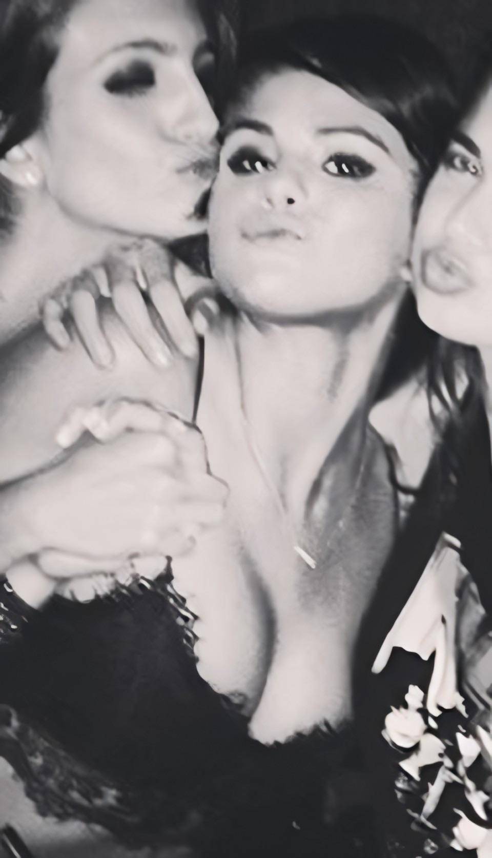 Nip slip 🥵 | Scrolller