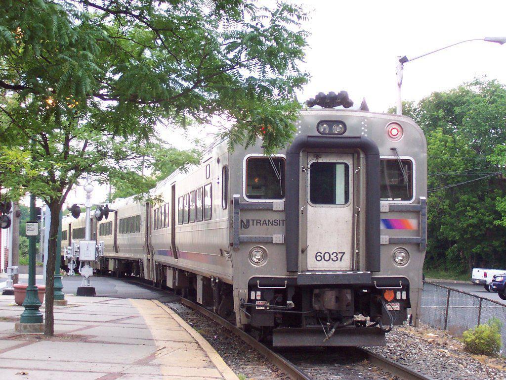 NJ Transit Comet Commuter Train | Scrolller