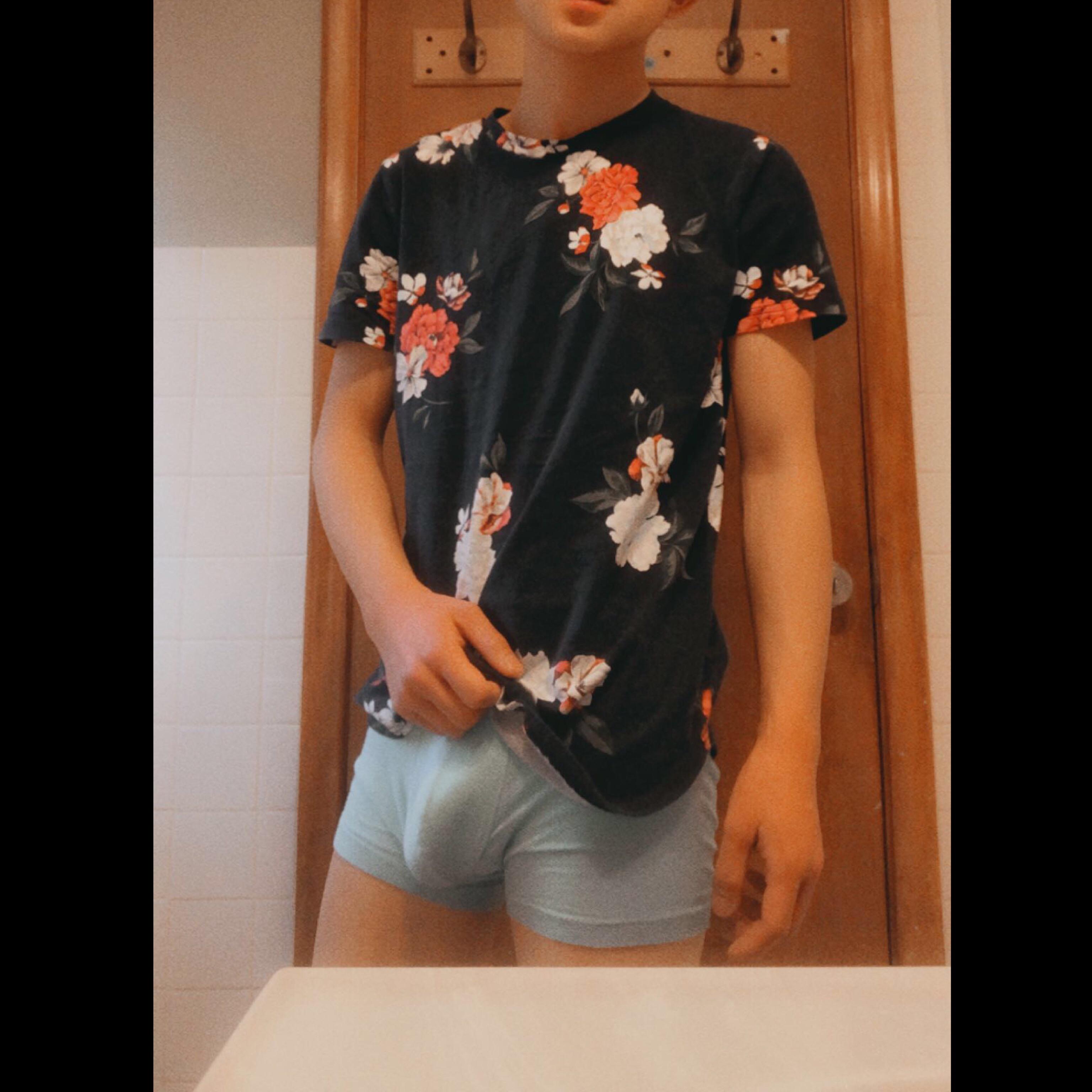 No caption ahah. | Scrolller