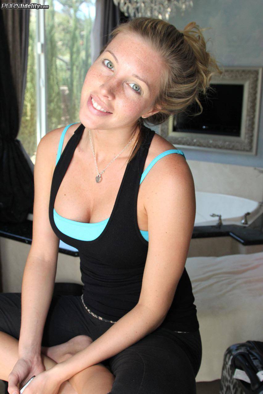 Samantha Saint | Scrolller