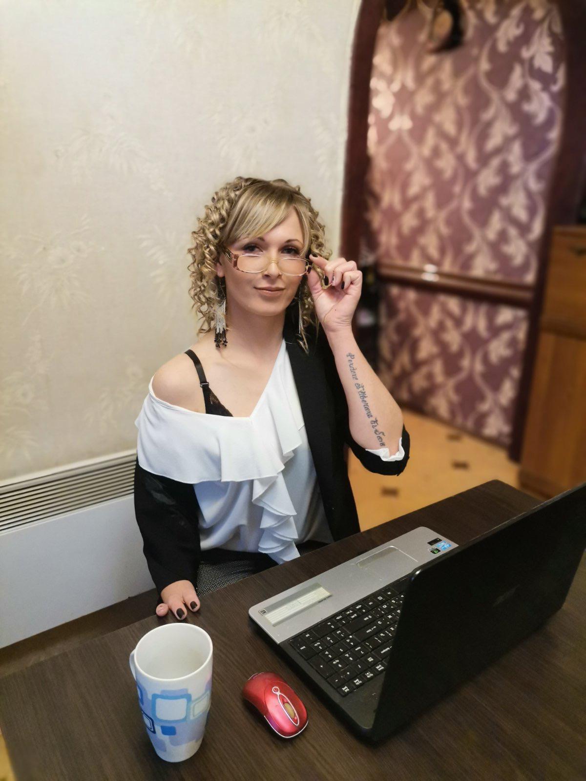 No pants , yet I still feel overdressed for my conference call. 😏 | Scrolller