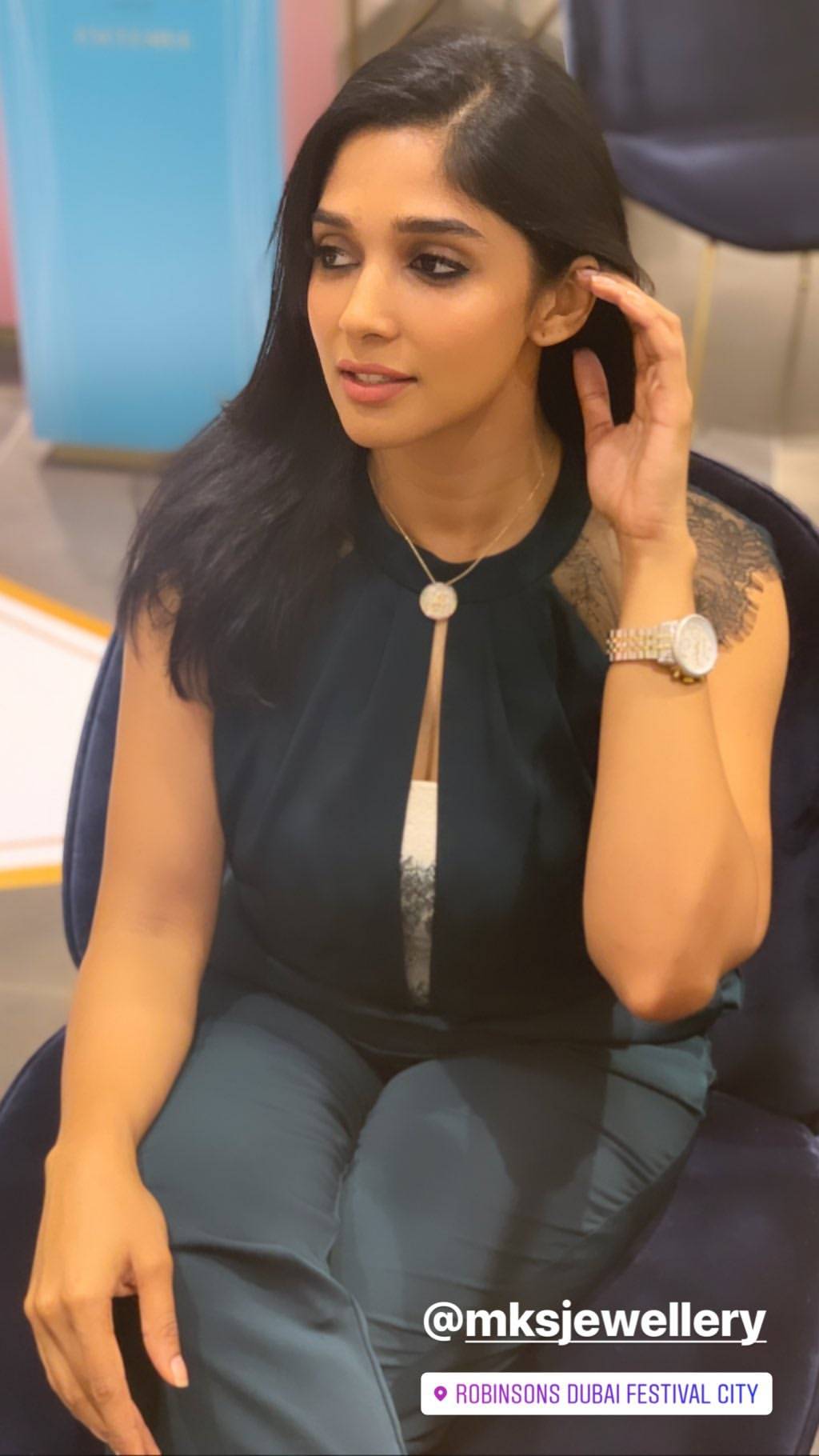 Nyla usha..Small cleavage show 🔥🔥 | Scrolller