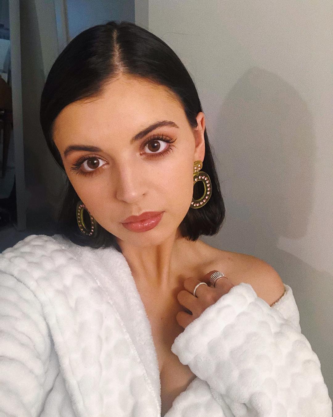 Off the shoulder dressing gown | Scrolller