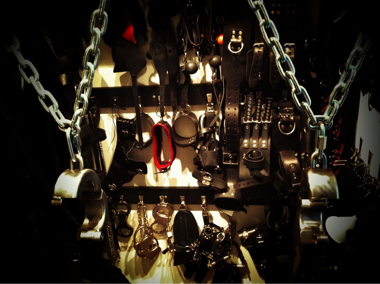 Oh, you have a pair of fuzzy handcuffs? How cute. | Scrolller