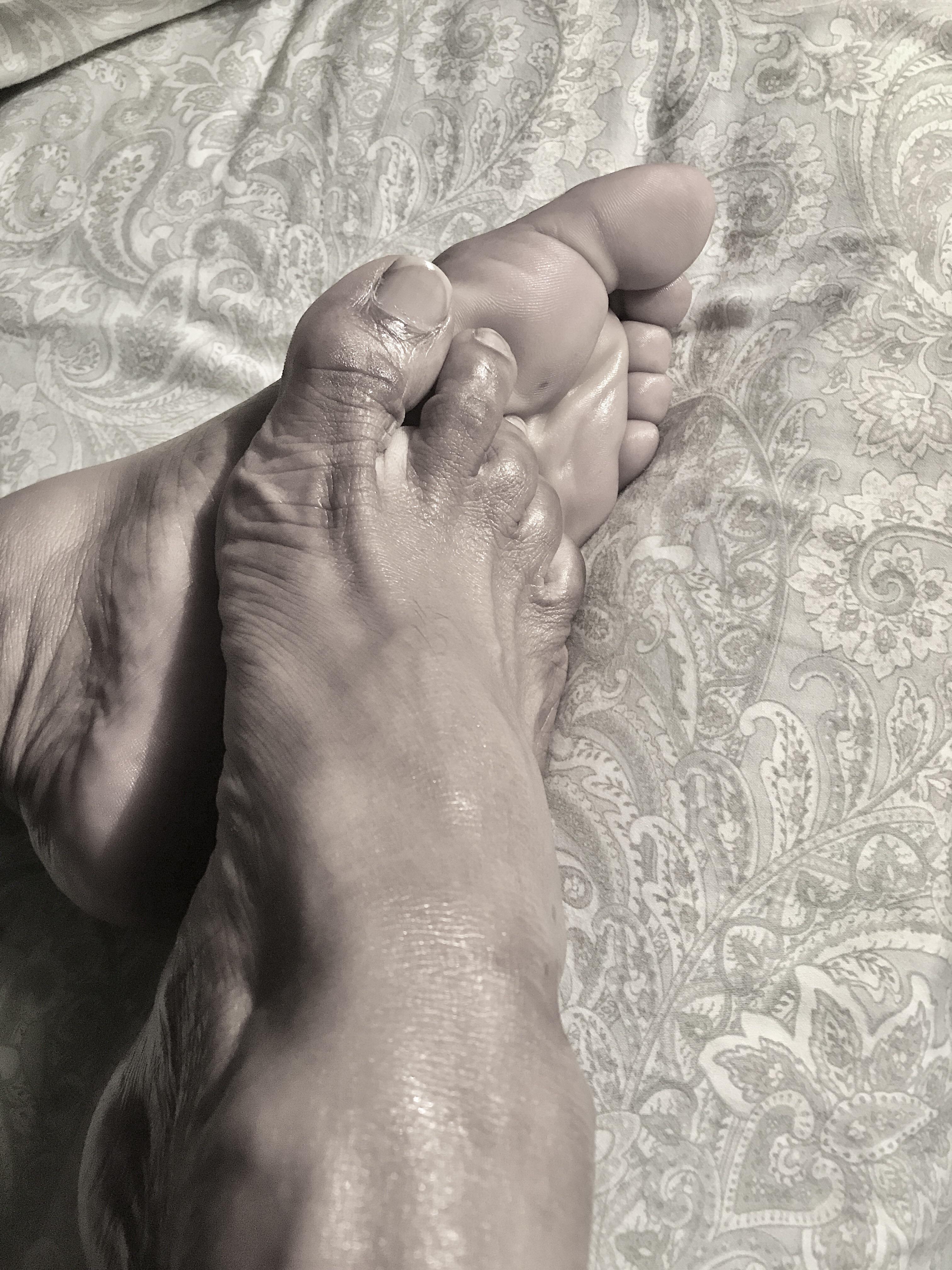 Oily feet💦😍 | Scrolller