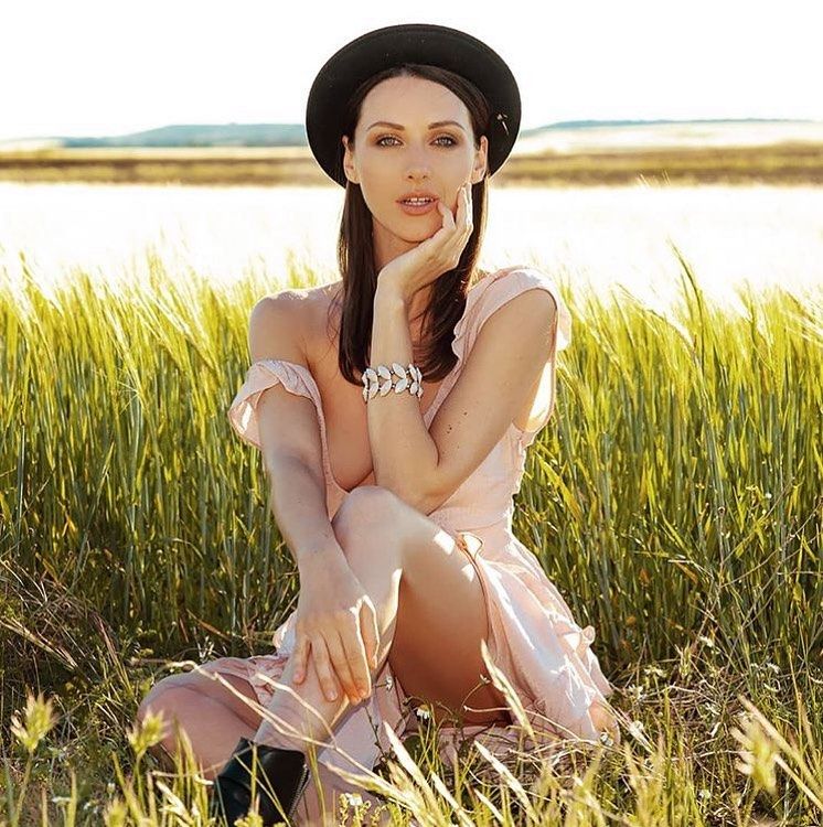 Olga Alberti is pretty in pink | Scrolller