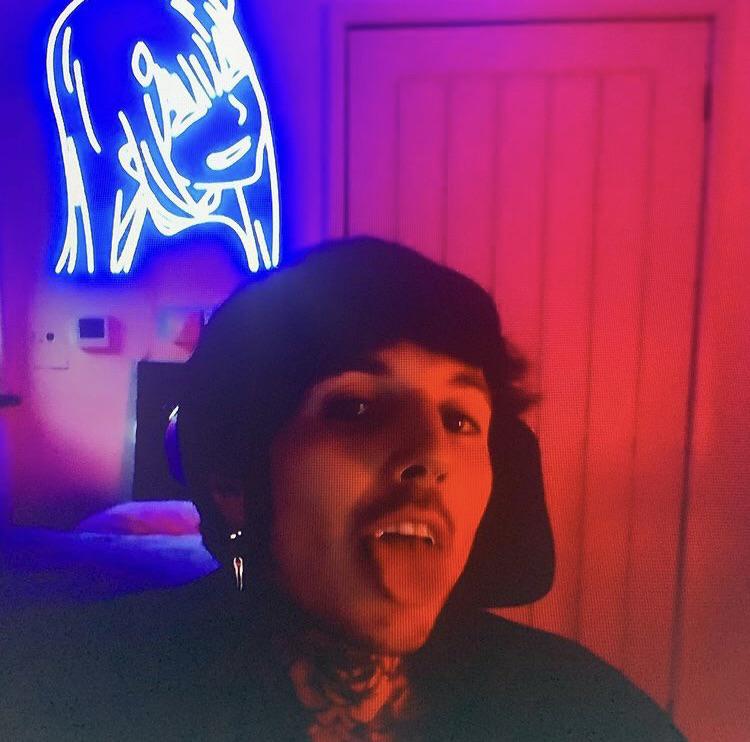Oli Sykes (singer of BMTH) has Zero Two on the wall!! | Scrolller