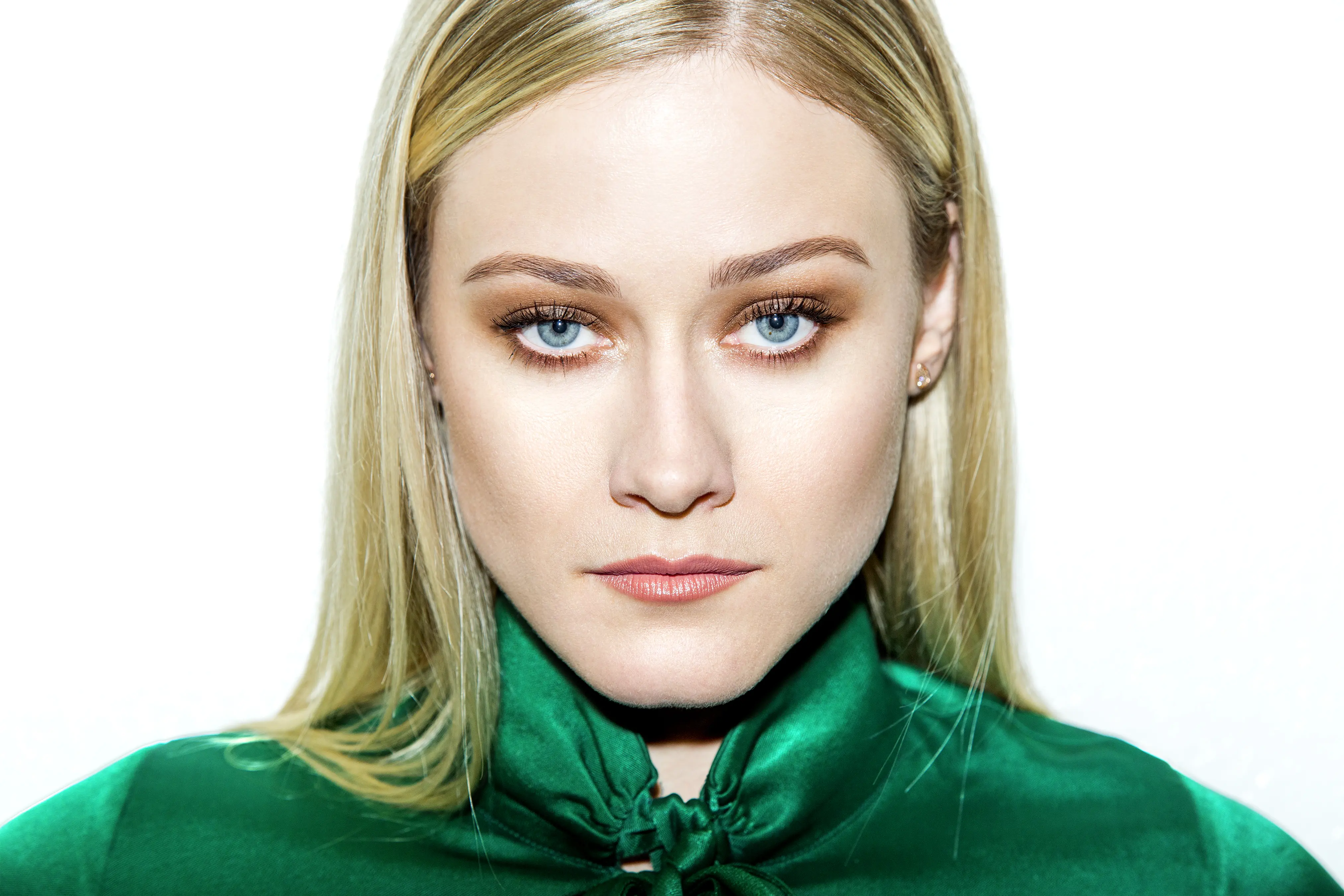 Olivia Taylor Dudley [4050x2700] Scrolller