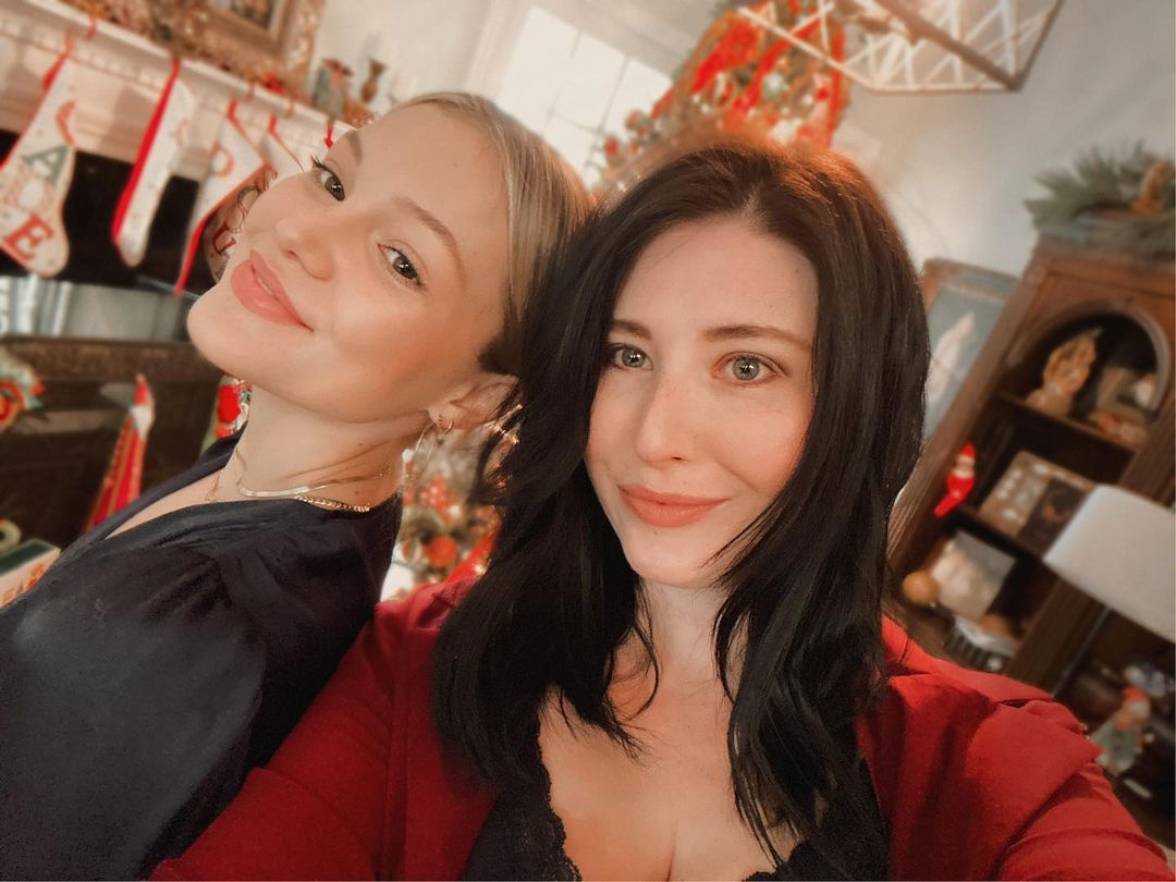 Olivia with her sister Morgan | Scrolller
