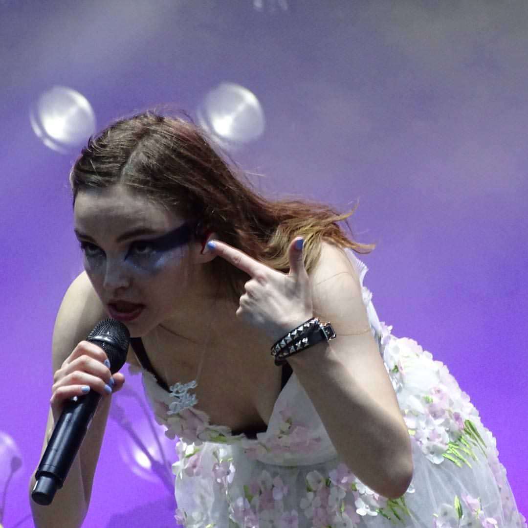 On stage | Scrolller