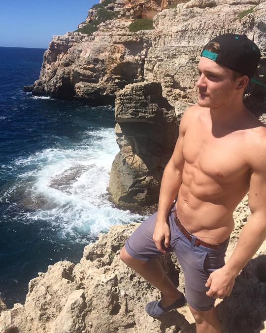 On the edge | Scrolller