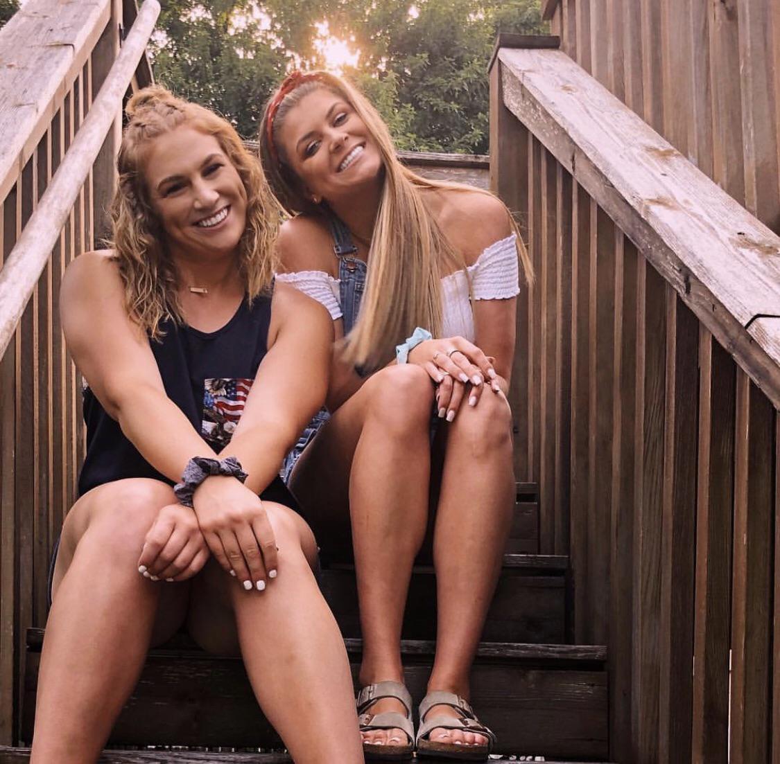 On the steps | Scrolller