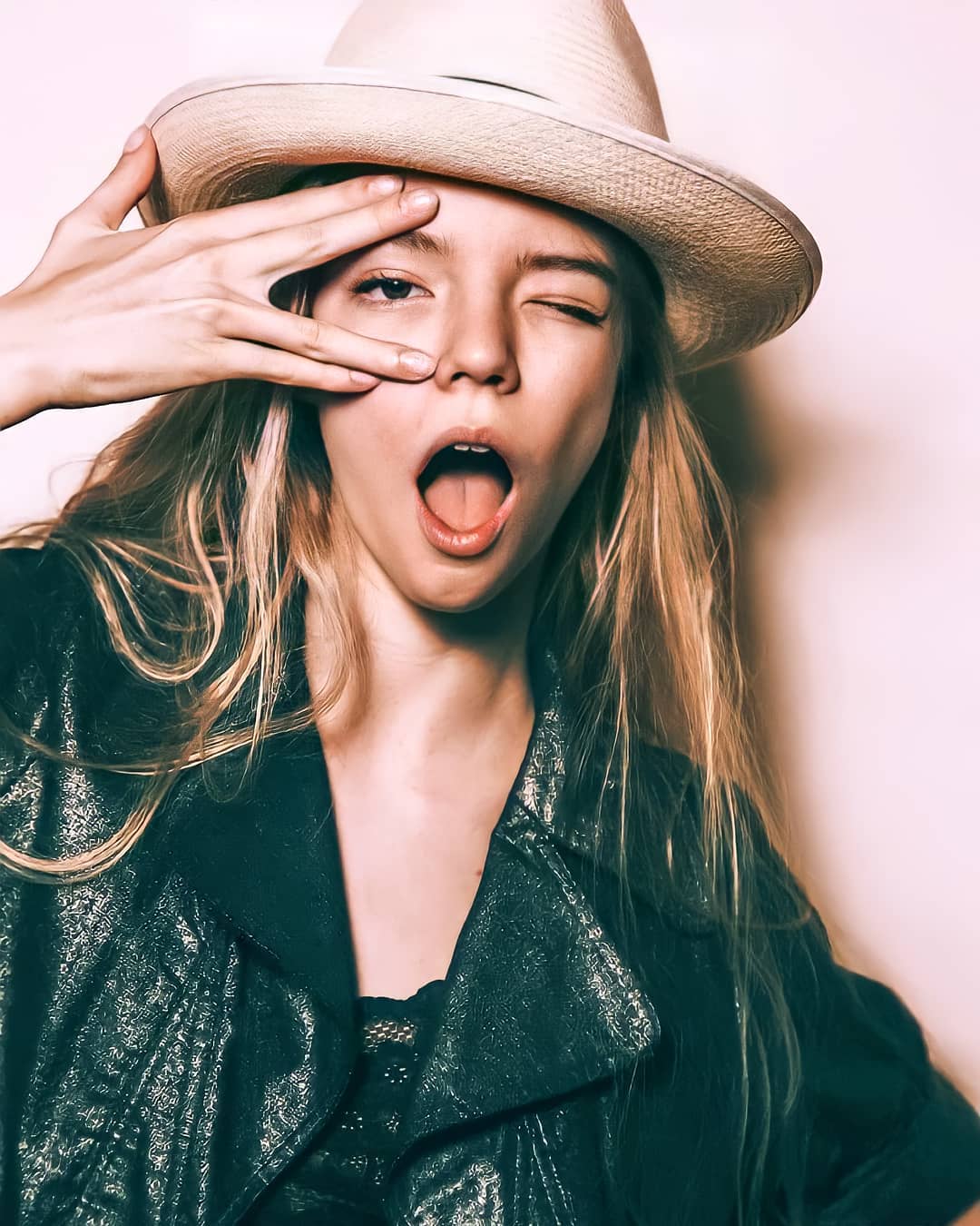 One eye open | Scrolller