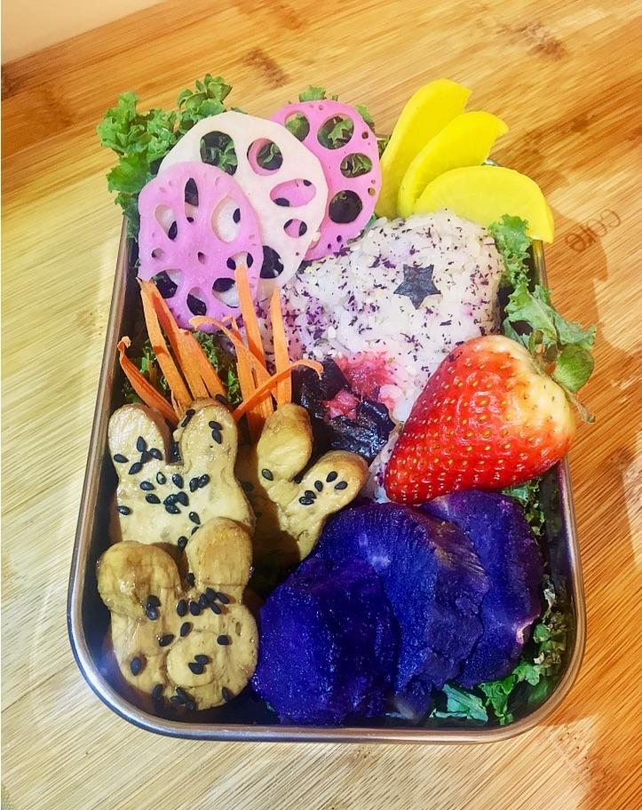 Onigiri and tsukemono bento | Scrolller