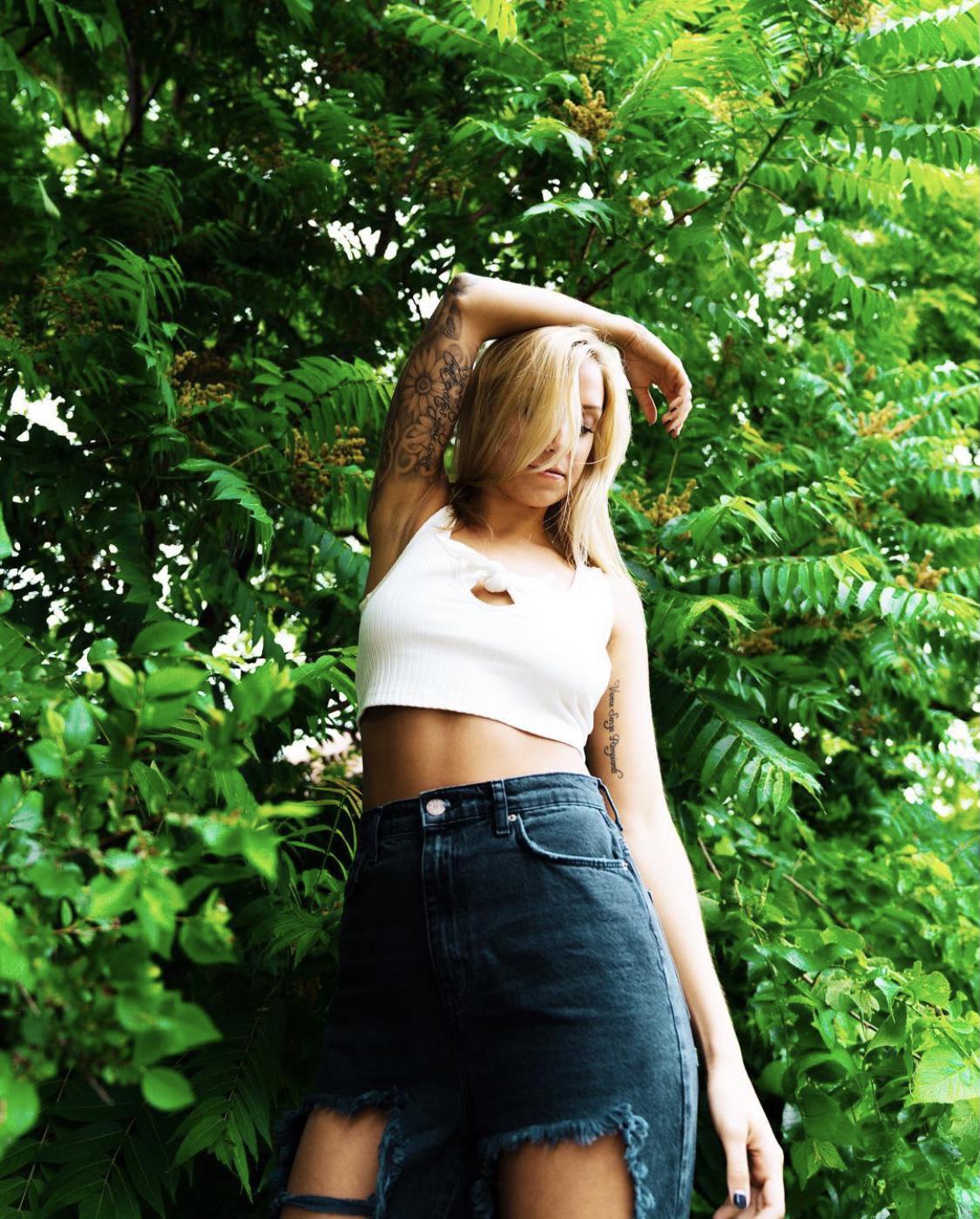 OnlyFans link in bio and comments for more- let's get friendly (: | Scrolller