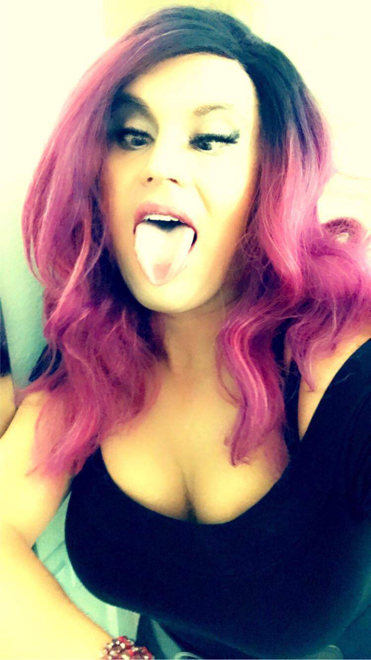 Open like this Daddy?? | Scrolller