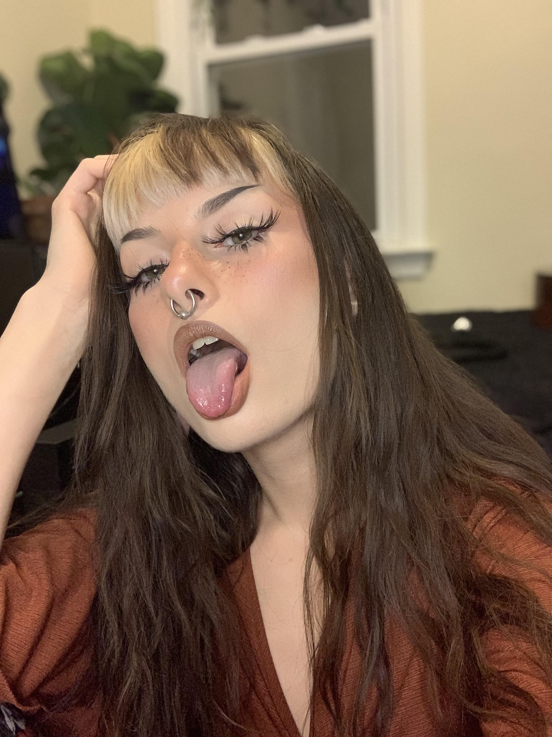 Open wide | Scrolller