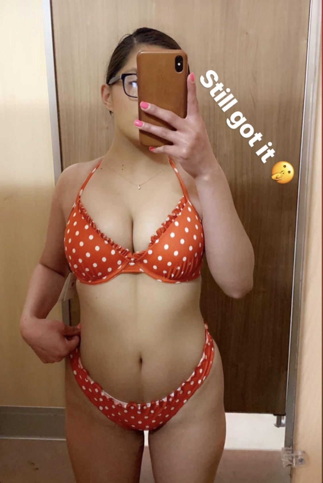 Opinions ? She’s a friend | Scrolller