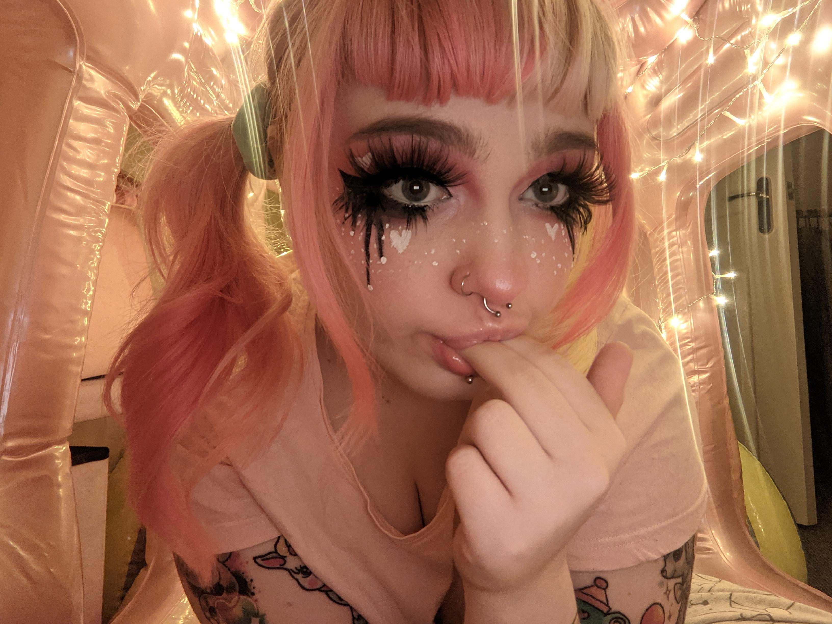 Oral fixation | Scrolller