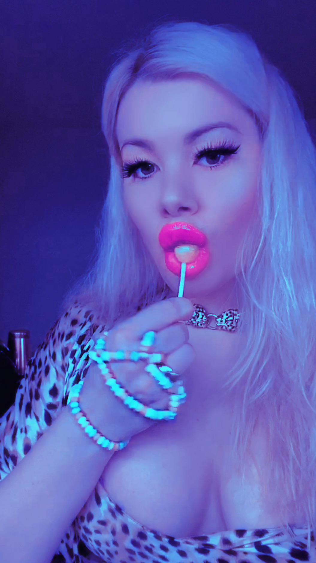 Oral fixation Doll | Scrolller