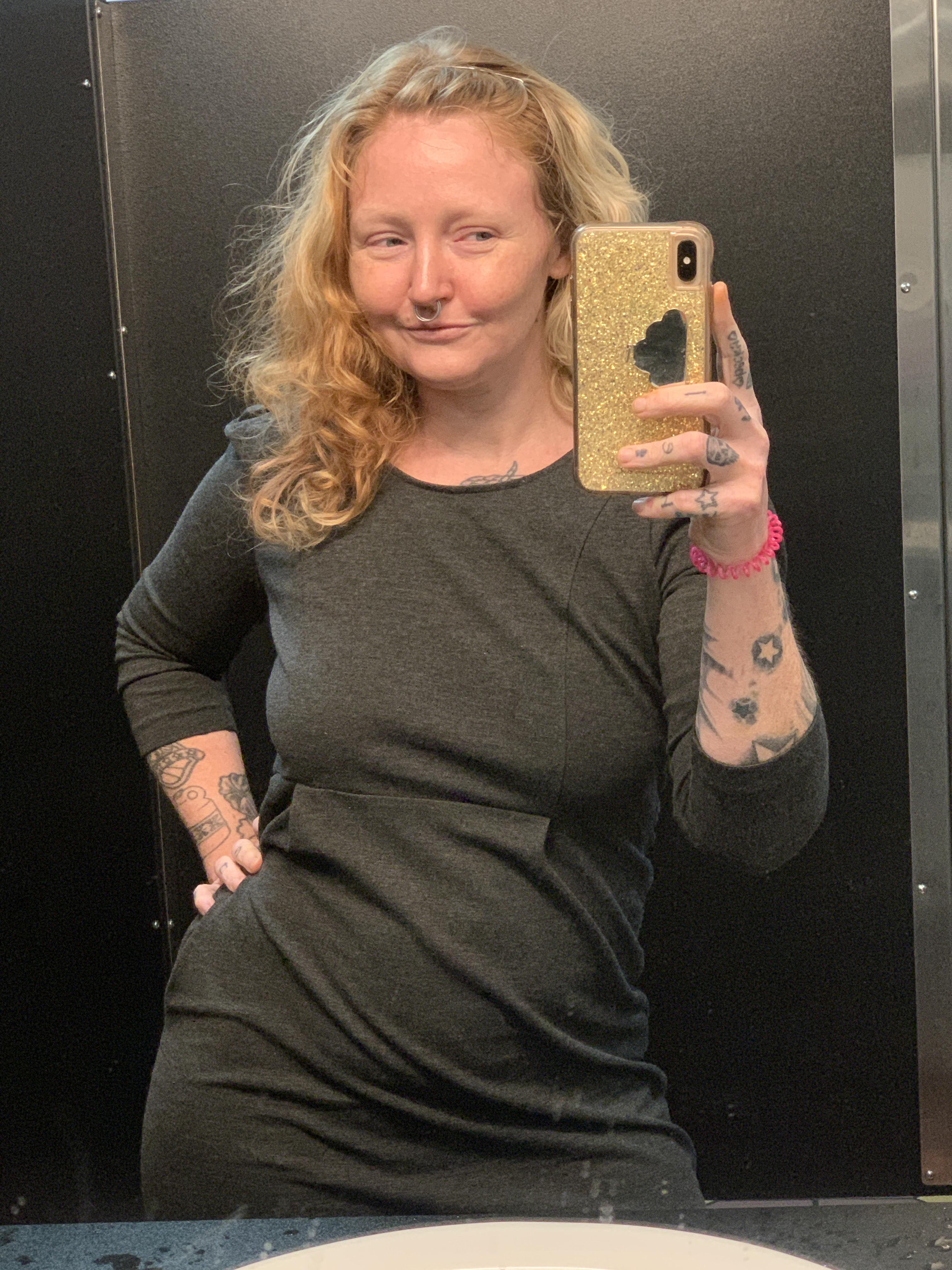 Out on a “date”… I’m bored! | Scrolller