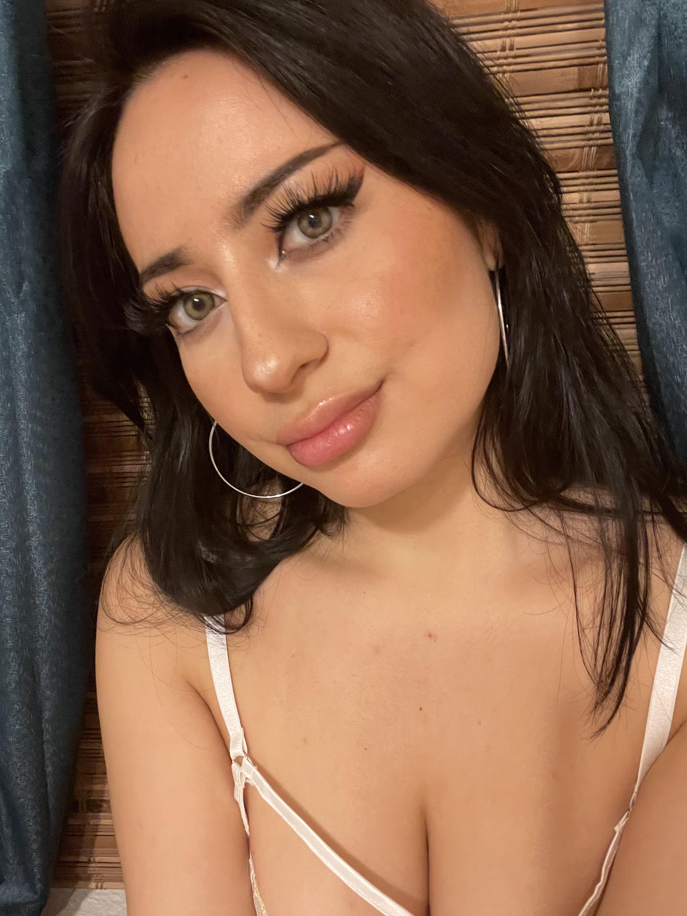 (Over 18) How do I look? | Scrolller