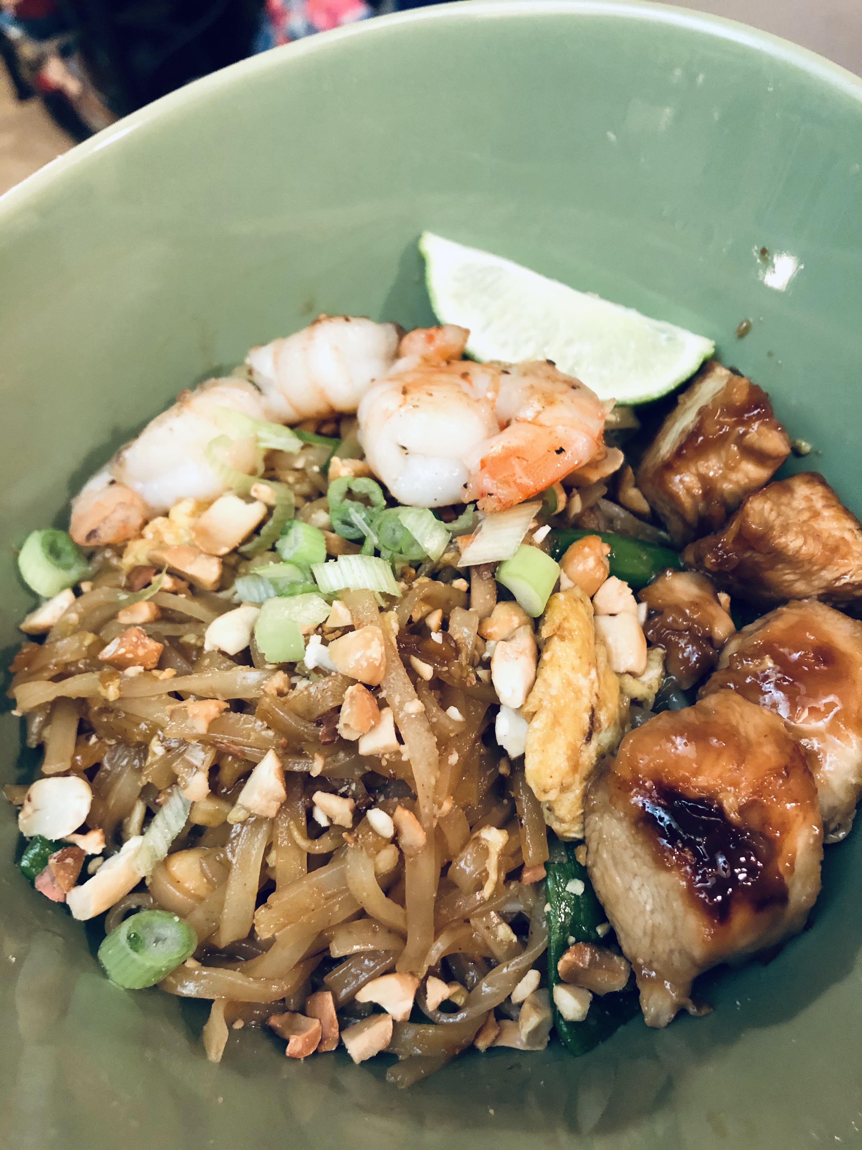 Pad Thai with Szechuan Peppercorn Chicken and Shrimp [homemade] | Scrolller