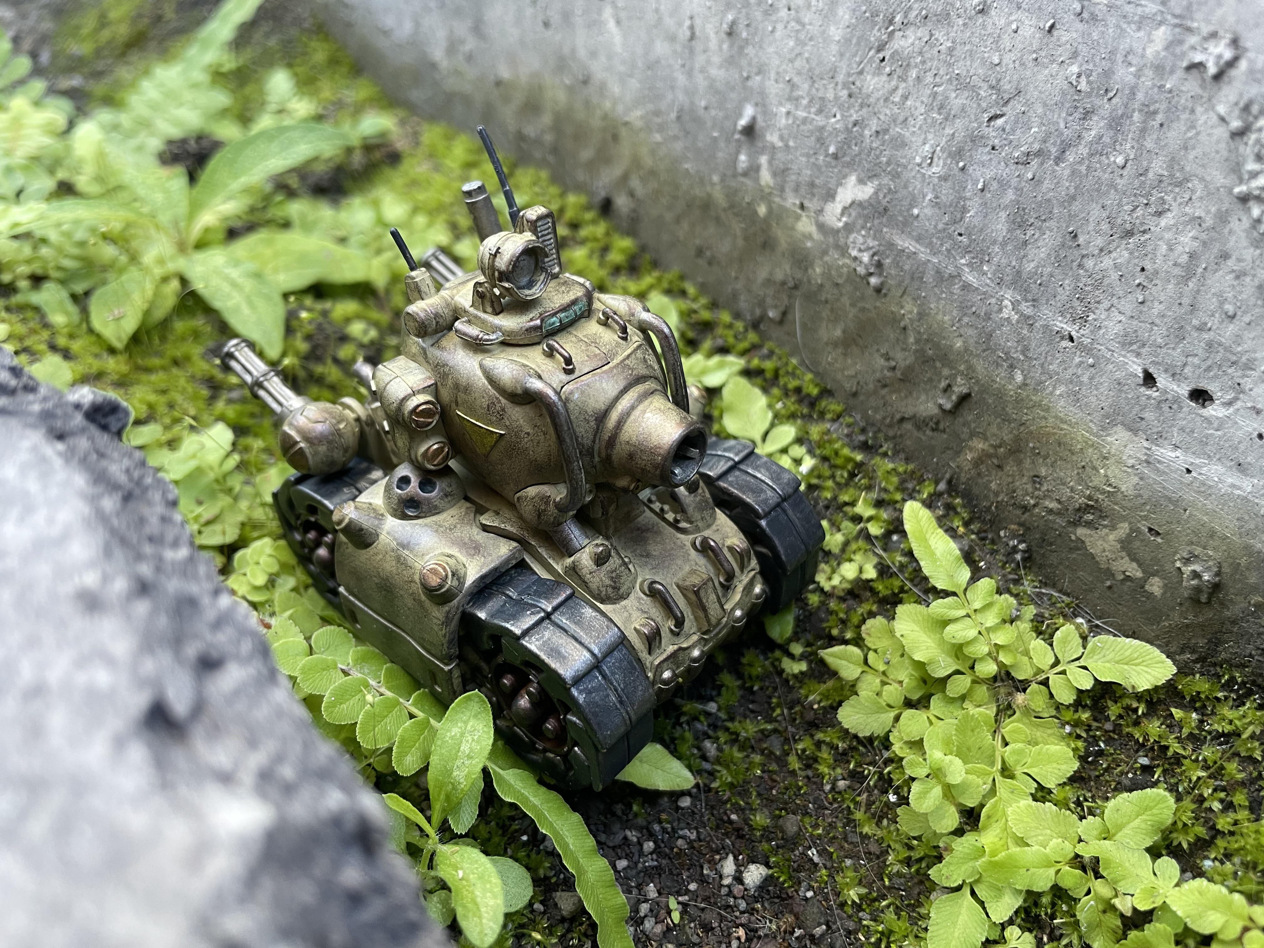 Painted the SV-001, THE Metal Slug | Scrolller